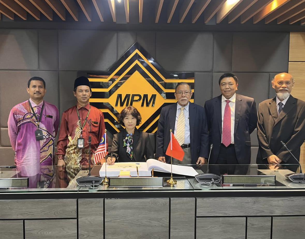 Sesi Kunjungan Hormat dari Geely Talent Development Group dan IETS Sdn Bhd berkaitan usaha untuk ...