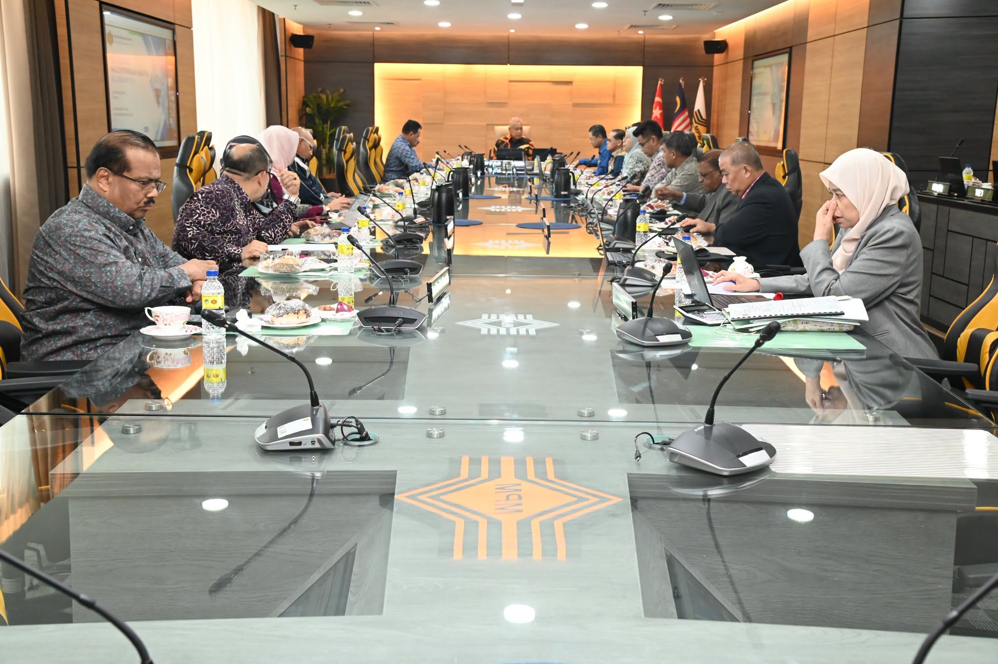 Mesyuarat Majlis Peperiksaan Malaysia Bil. 2/2026 (Ke-174) - Portal ...