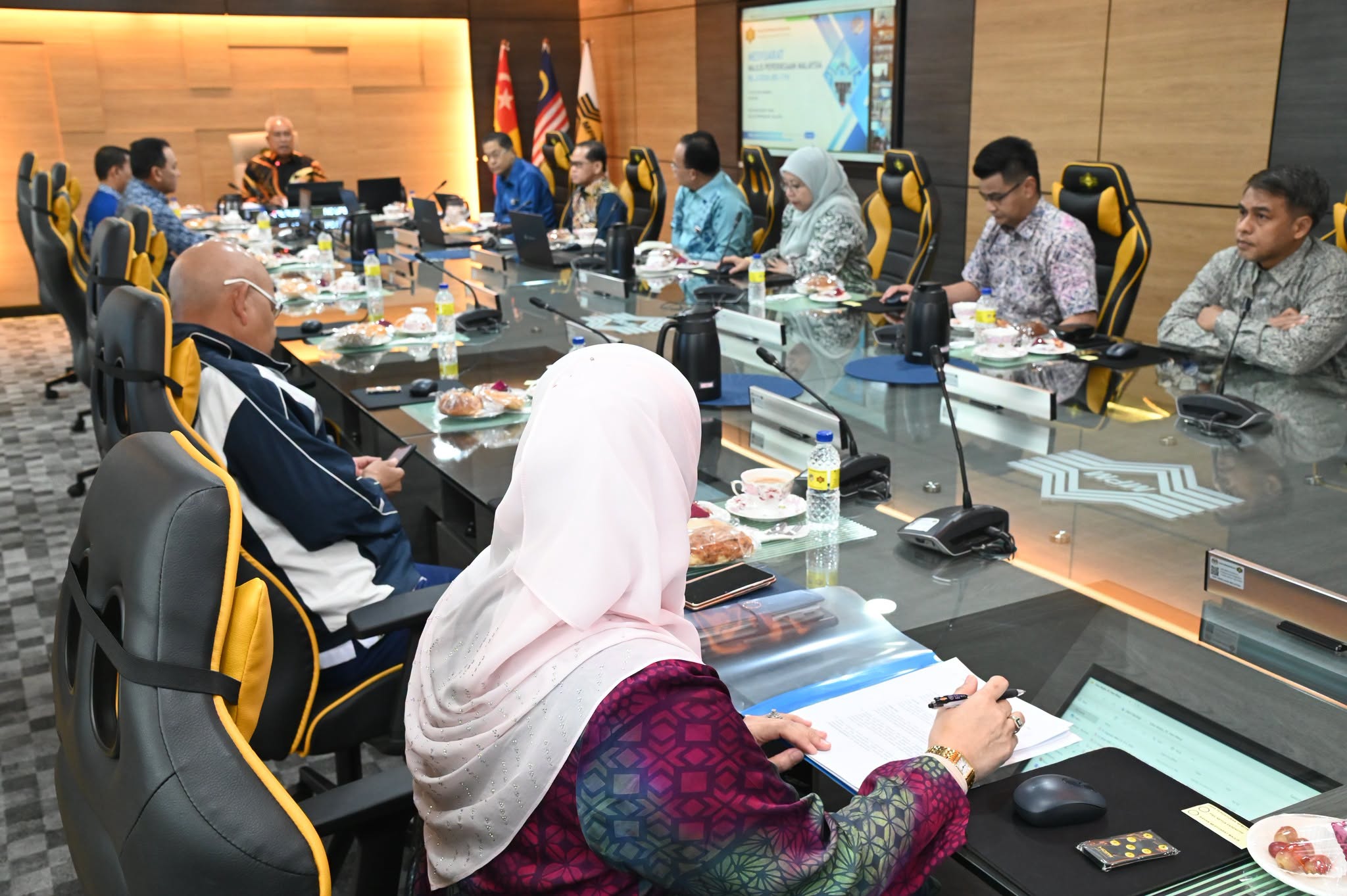 Mesyuarat Majlis Peperiksaan Malaysia Bil. 2/2026 (Ke-174) - Portal ...